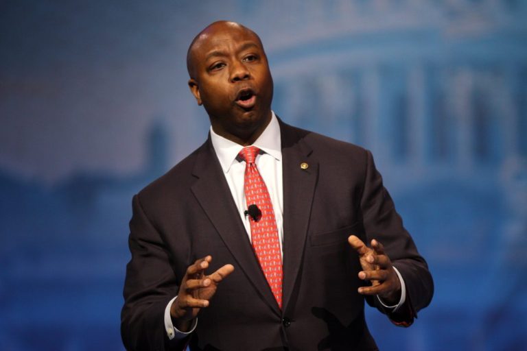 Tim Scott Proposes to Girlfriend in South Carolina