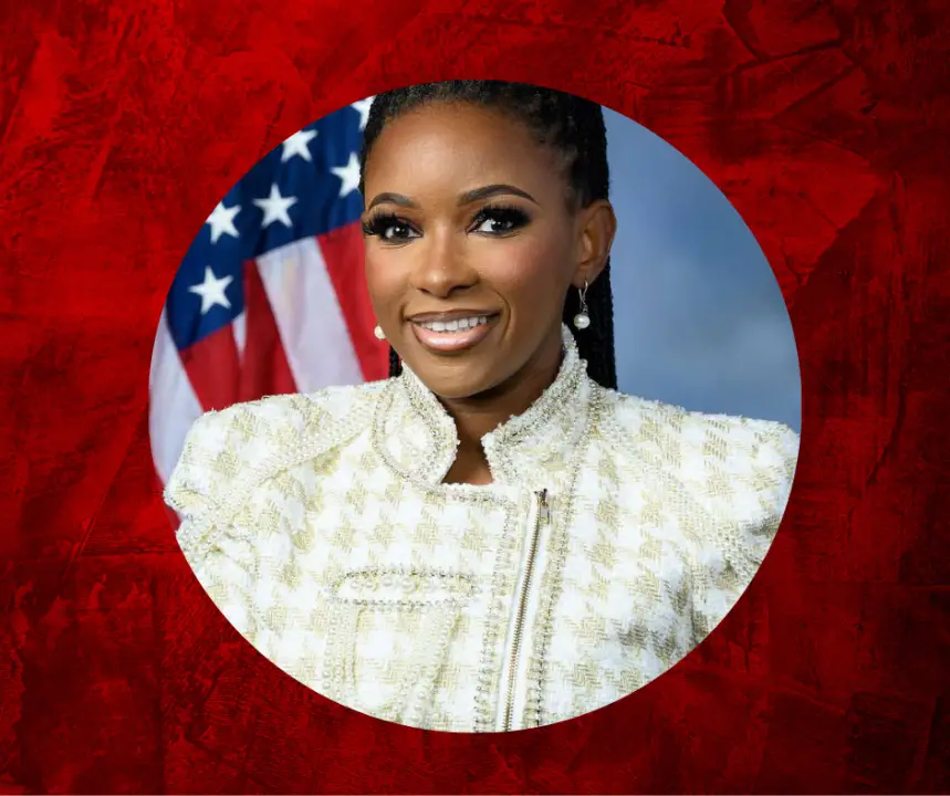 Rep. Jasmine Crockett Mocked for Misspelled Name on Feud-Inspired T-Shirts Rep. Jasmine Crockett Mocked for Misspelled Name on Feud-Inspired T-Shirts