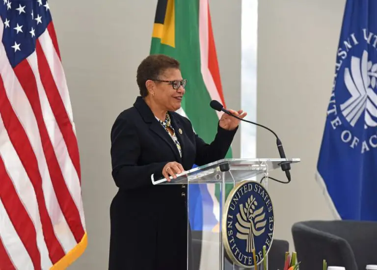 LA Mayor Karen Bass Brushes Off Calls for Resignation Over Wildfire ... LA Mayor Karen Bass Brushes Off Calls for Resignation Over Wildfire ...
