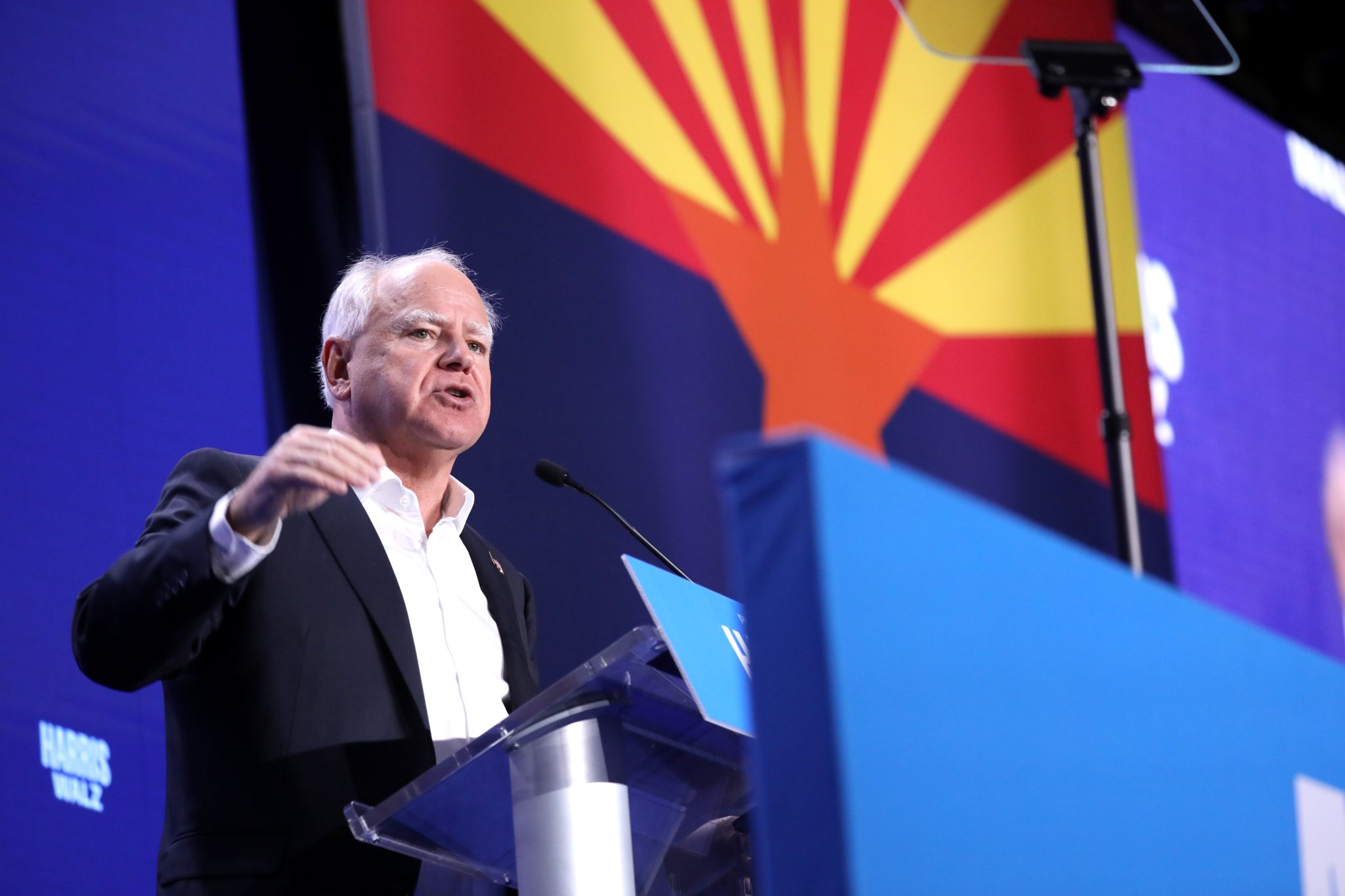 Somali Woman Criticizes Walz and Trump on Podcast Amid Fraud Backlash